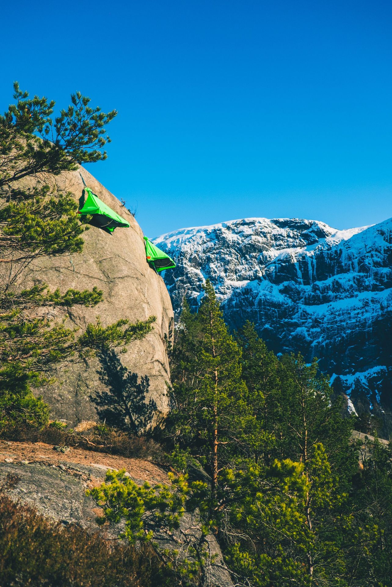 Cliff Camping - Estangard